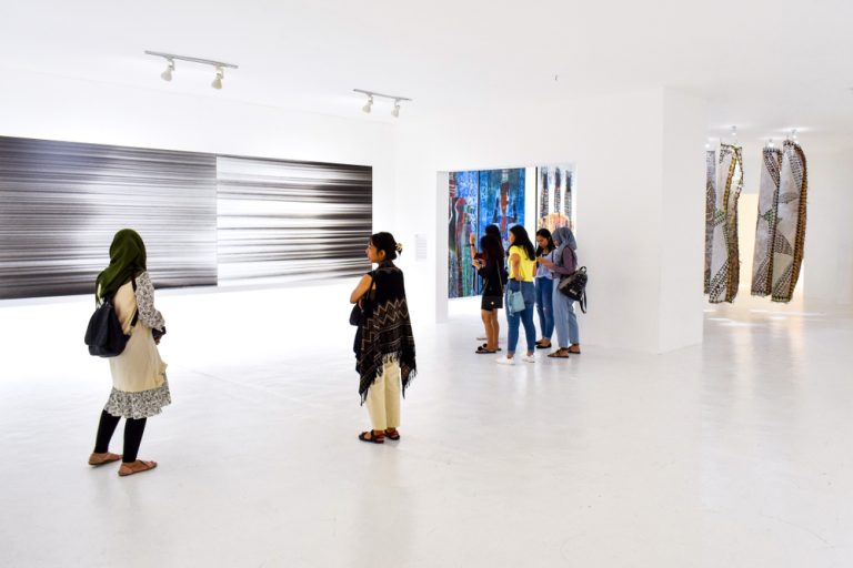 Contoh Exhibition di Indonesia: Seni Menjelajahi Dunia Pameran