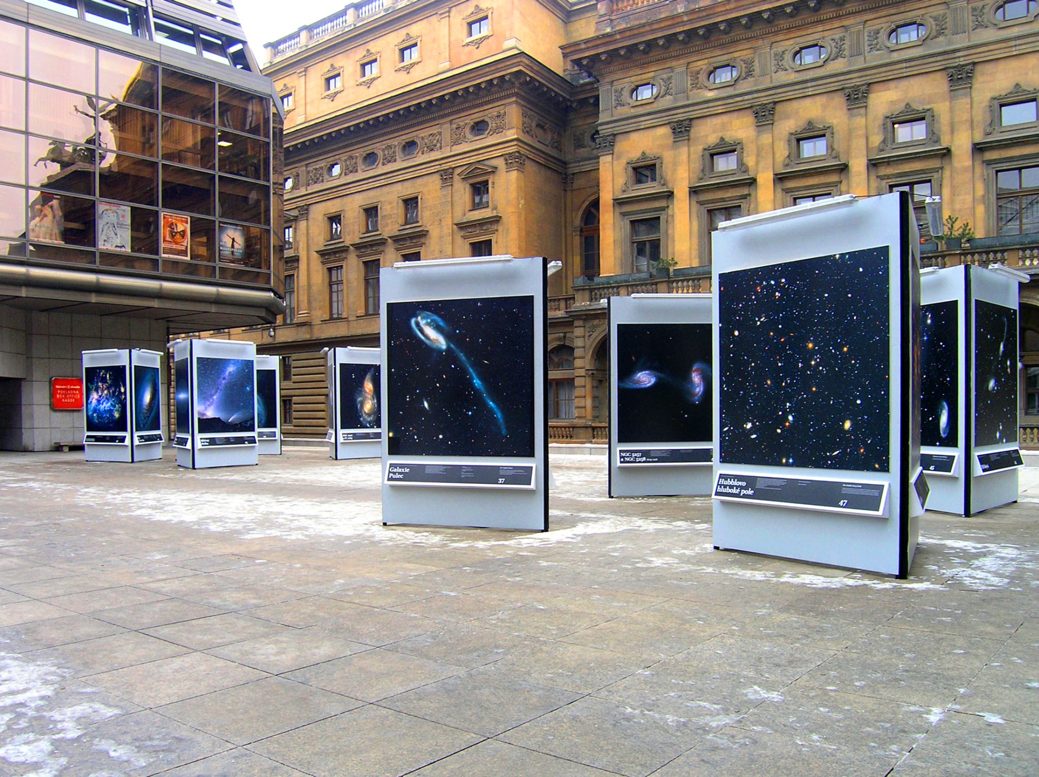 Referensi Lengkap Pelaksanaan Pameran di Luar Ruangan