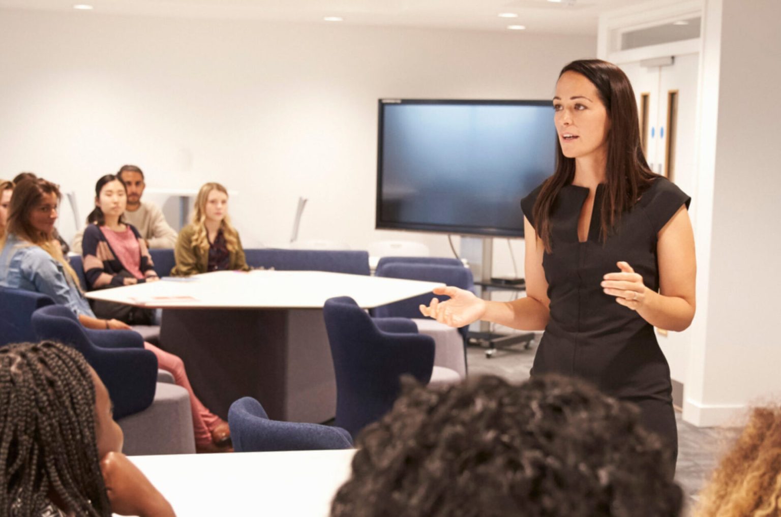 Conference Adalah: Pengertian, Jenis, dan Manfaatnya