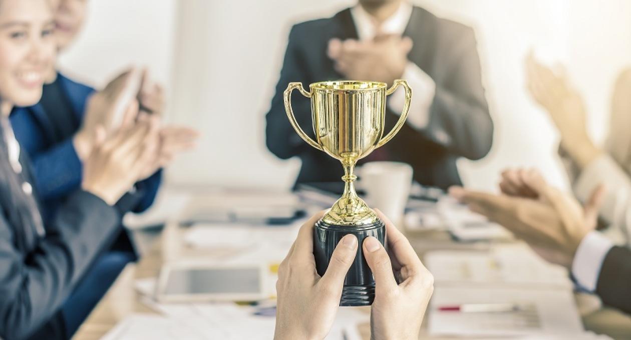 Panduan Penghargaan Karyawan Terbaik untuk Bisnis dan Korporat